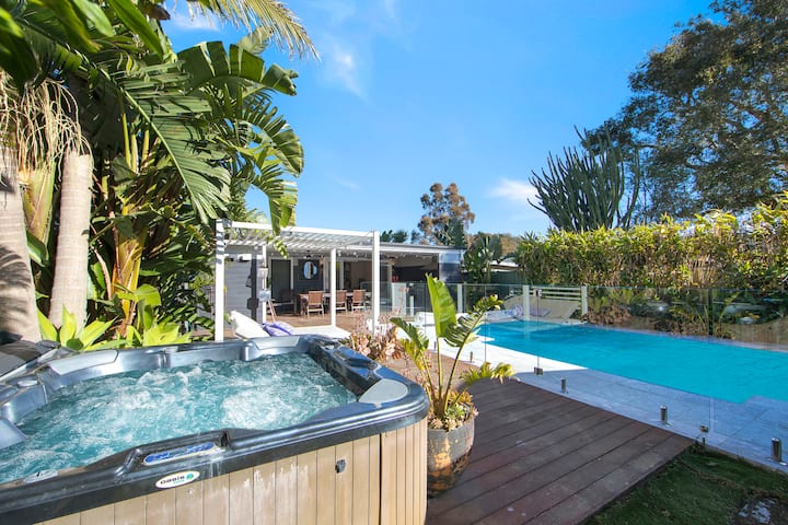 Heated Pool & Hot Tub & Bbq & Pizza Oven & Games - Woy Woy