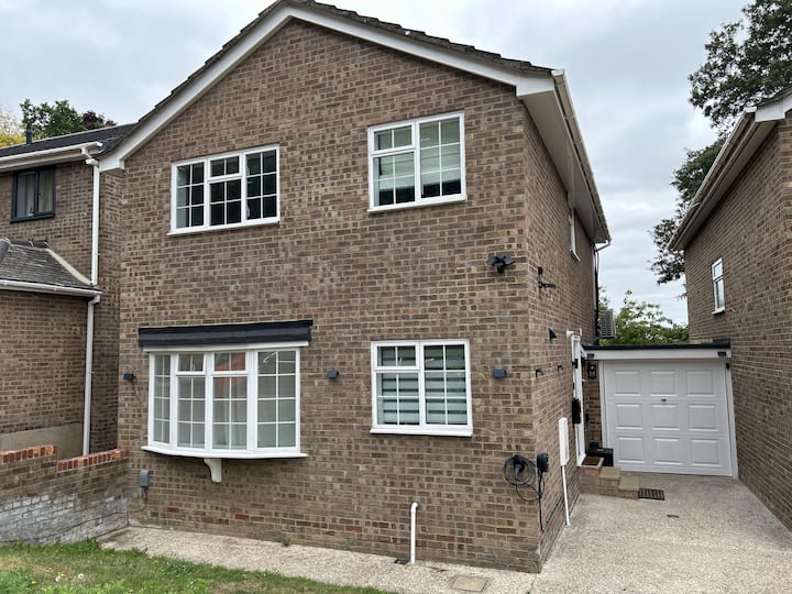 King Room In Windsor - Private Bathroom & Parking - Windsor