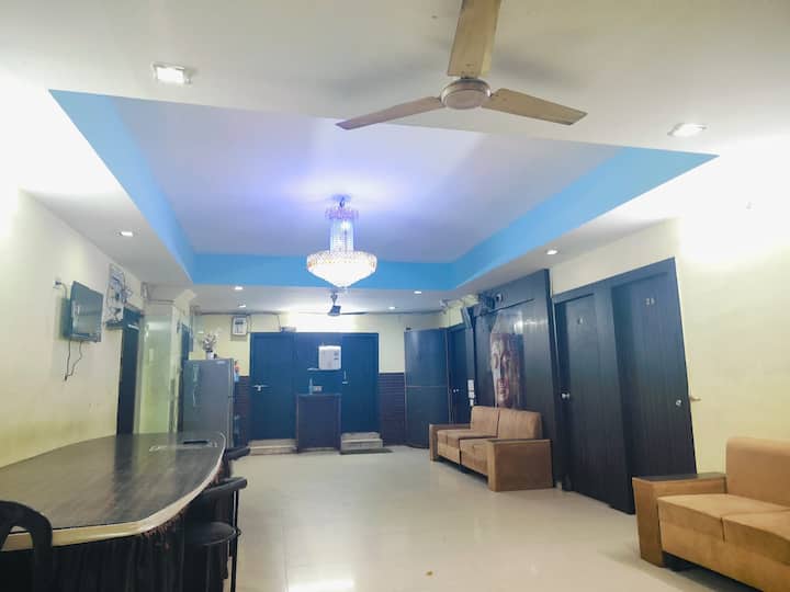 Exclusive 3bhk Service Apartment Beside Airport - Kolkata