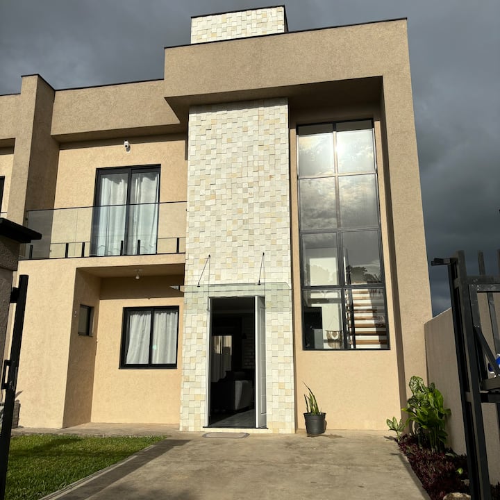 Sobrado Com 3 Quartos E Piscina - Guaratuba