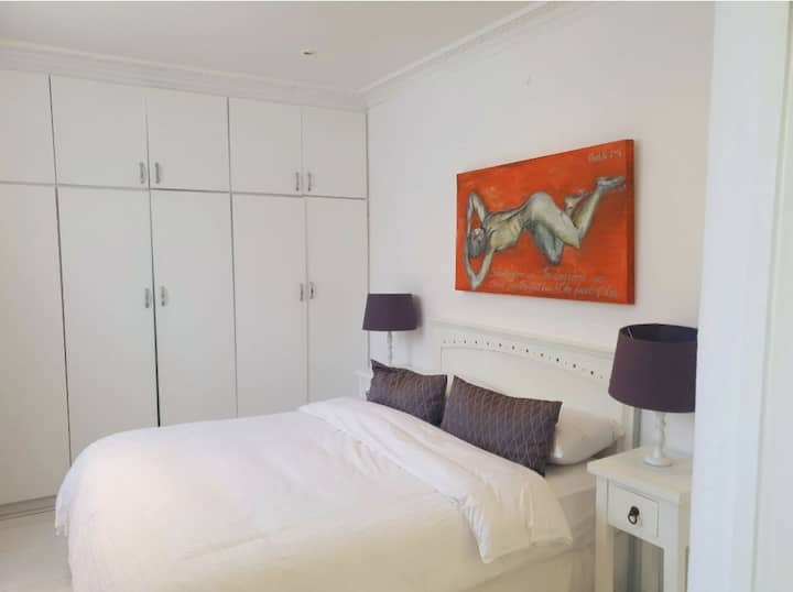 Room 2
2 Guests With Ensuite - 德本