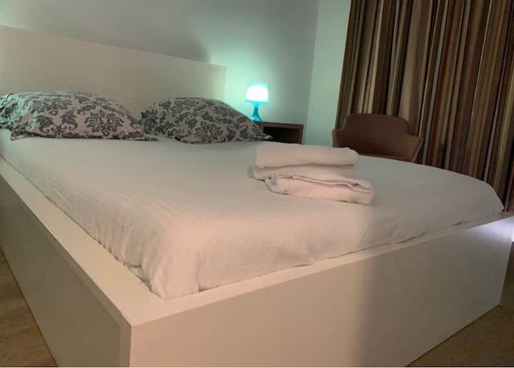12 Room Double At Head Of Brussels - Brussels
