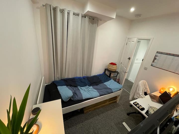 Bright & Spacious Single Room In Hanwell - Hounslow