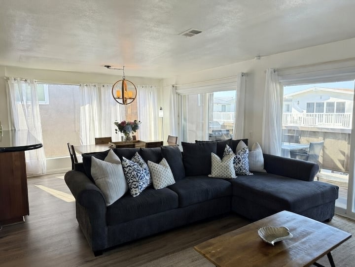 Newport 4 Bedroom Steps To Sand - Costa Mesa, CA