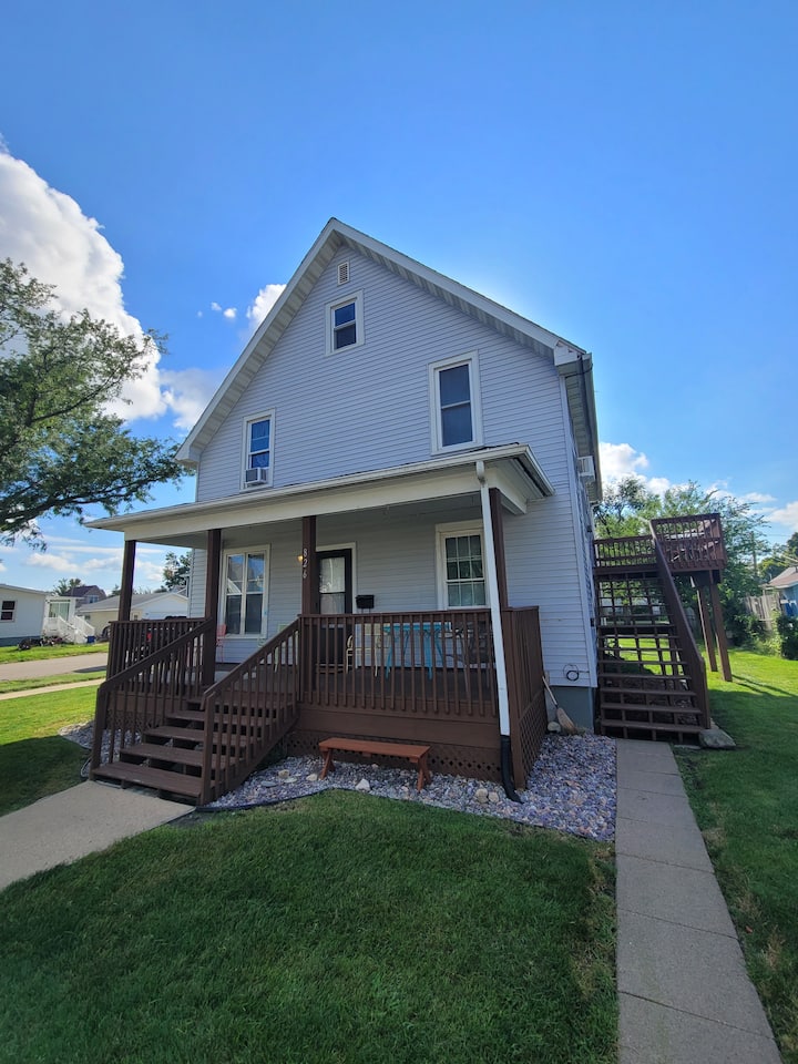 4 Bed 2 Bath 2 Kitchens Spacious Sw Duplex - Cedar Rapids, IA