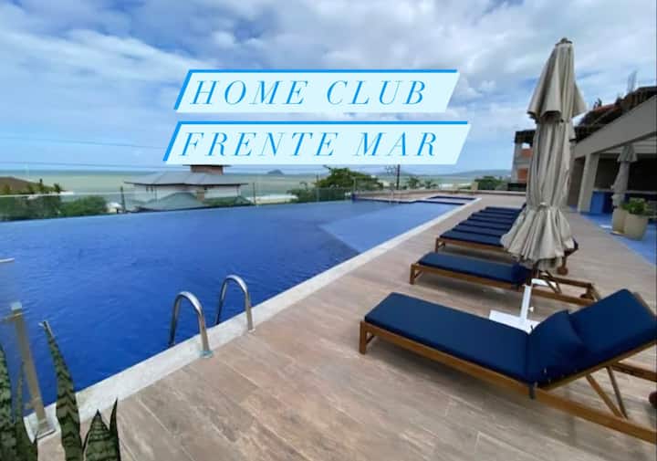 Frente Mar / Piscina Borda Infinita / Beto Carrero - Paraná (estado)
