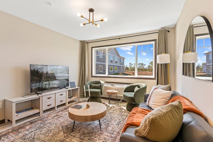 100 - New, Modern & Comfortable 2 Bedroom Apt - Lakeville, MN