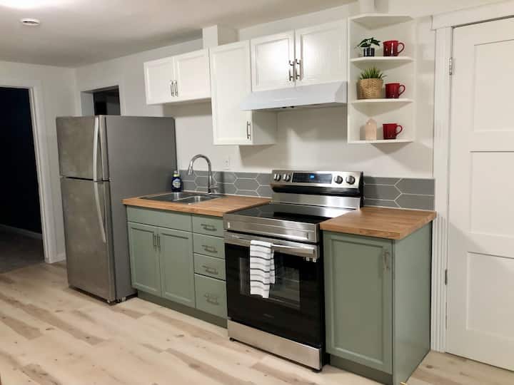Charming Suite W/ Two King Beds - Red Deer