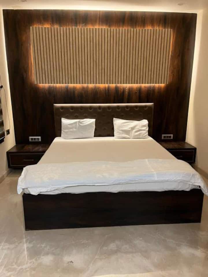 Shri Ji Hospitality - Prayagraj