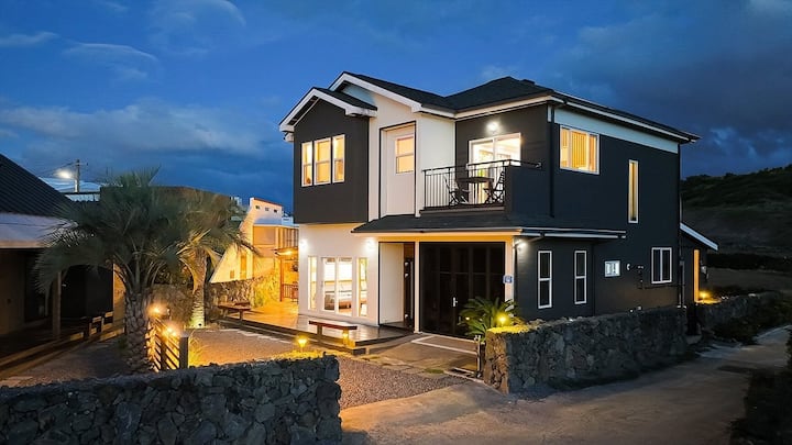 해안도펜션,
미온수 수영장무료,독채펜션 막바지여행"할인" 클릭해보세요! - Jeju-si