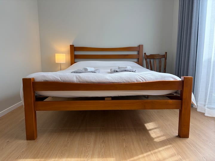 Ensuite Laundry Kitchenette (No Hob) Free Parking - Wellington