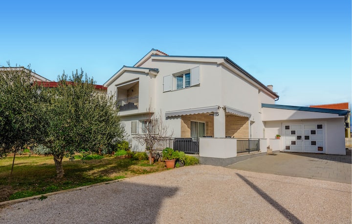 3 Bedroom Awesome Apartment In Vir - Vir