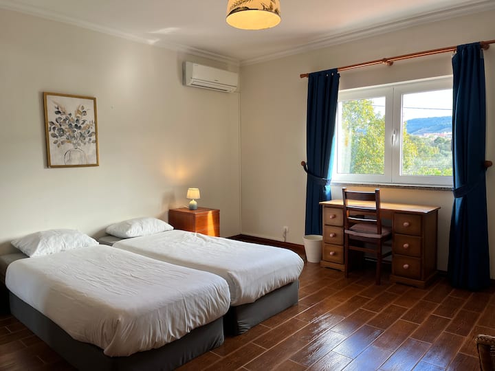 Mountain View Villa • Up To 8 Guests - Fundão