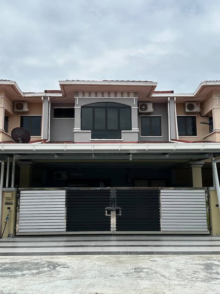 Townhouse Homestay 15pax - Sarawak