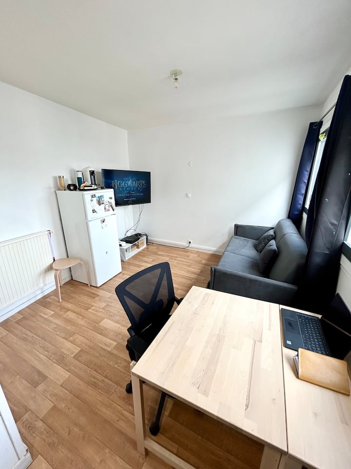 Petit Studio éTudiant Sur Le Canal De L’ours - Saint-Denis, France