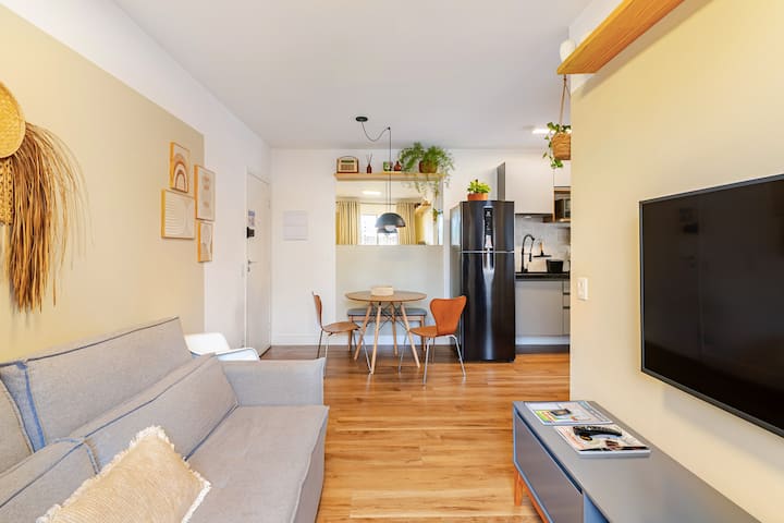 Top 1% Completo | 40m2, Wifi 500mb, Vaga E Varanda - São Paulo