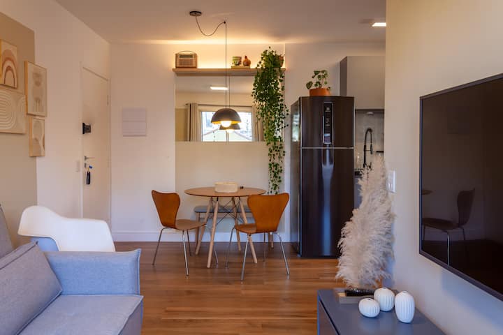 Apto Completo | 40m2 | Wifi 500mb, Vaga E Varanda - Sao Paulo