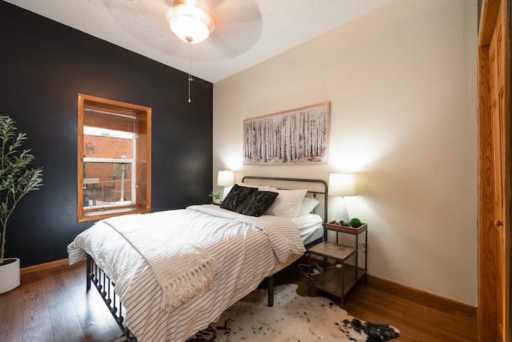 Cozy Apartment In Downtown Bismarck - Bismarck, ND