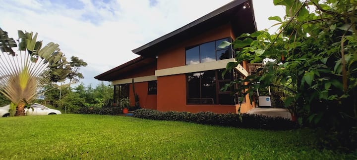 Green Leaf House - La Fortuna