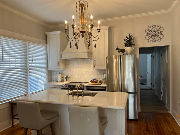 Luxury Renovation Defined! - 哥倫比亞