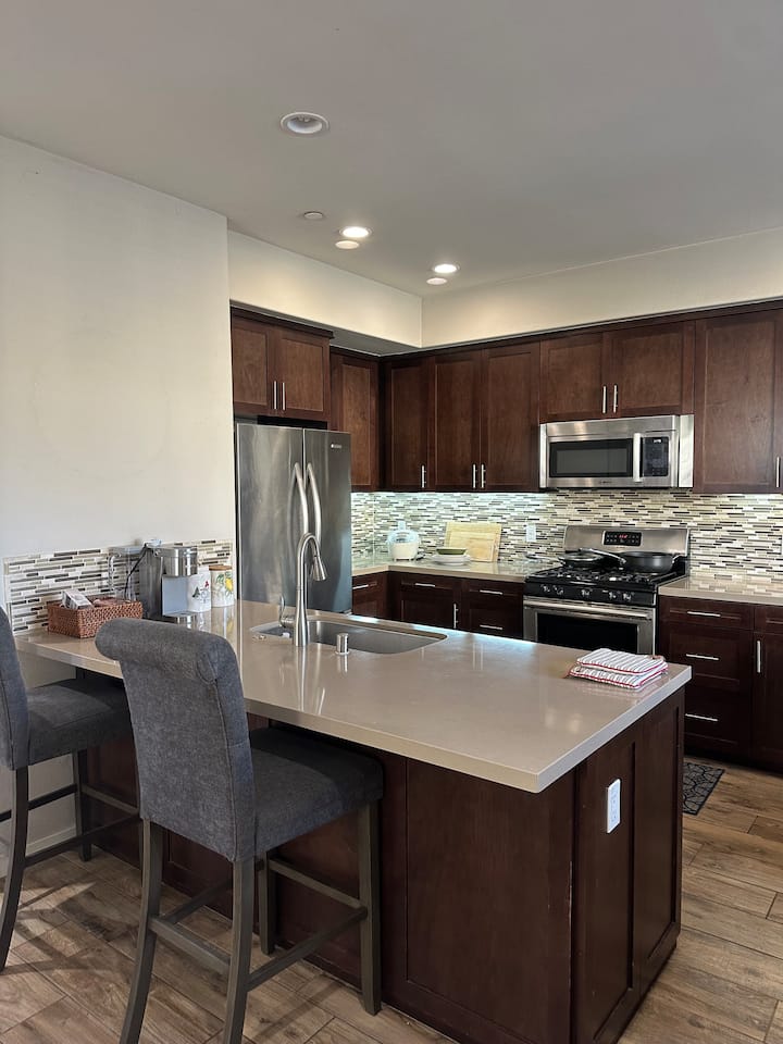 Irvine House-disney + Vacations! - Irvine