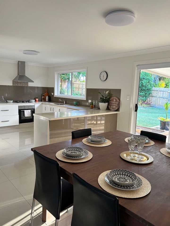 Petes Village - Jacobs Well