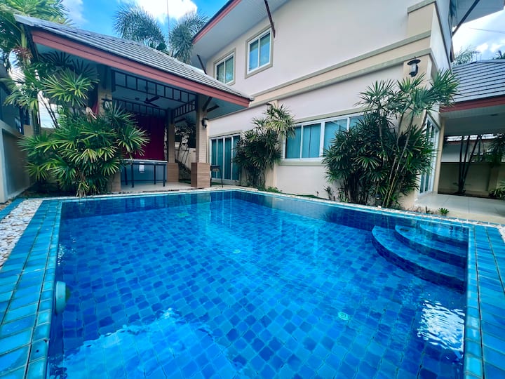 Villa With Private Pool In A European Village - Pattaya City