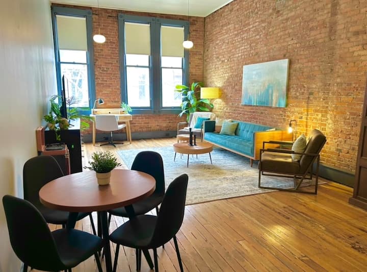 Vibrant Downtown Loft Near Stadiums - Denny Triangle - Seattle
