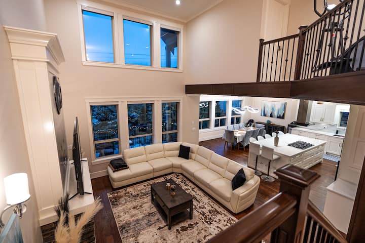 Spacious 4 Bedrooms And A Den Home In Coquitlam - Coquitlam