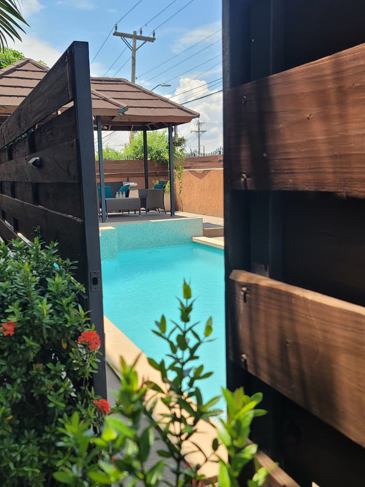 Kgn Apt | 2bed2bath | Central& 5 Min Devon House - Kingston