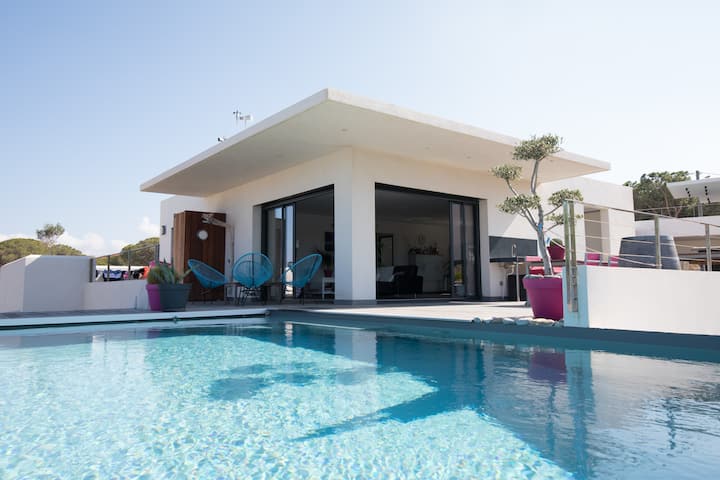 Vue Exceptionnelle Piscine Privée Haut De Villa - Calvi