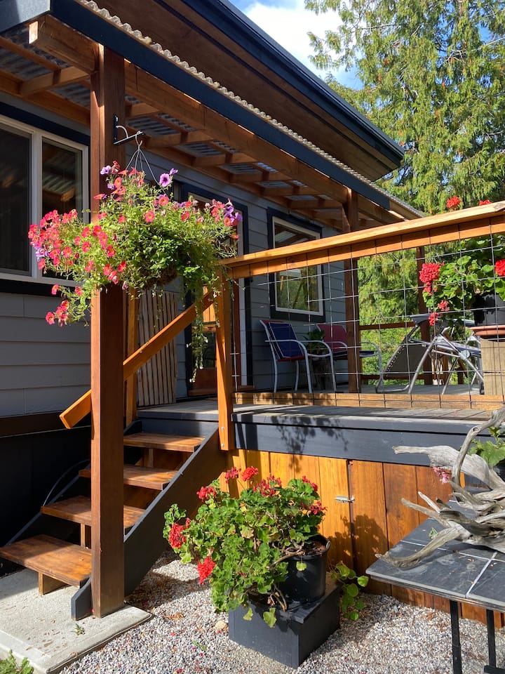 Little Cabin In Middlepoint, Pender Harbour - Sunshine Coast Regional District