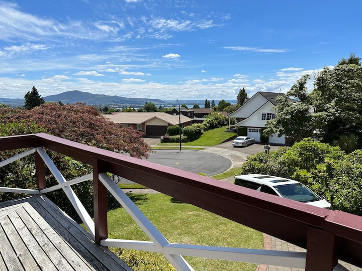 Lynmore Views 3 Bedroom Family Home - Rotorua