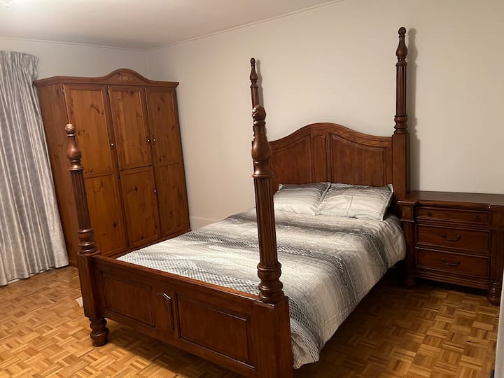 Rm Near Yonge/steeles With Private Bathroom - Markham