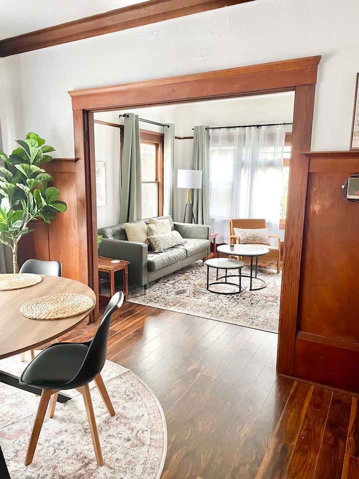 Vintage Vibes, Modern Comfort: Your Stylish Escape - Sacramento, CA