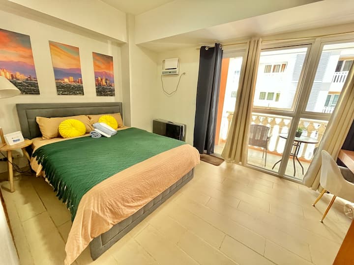 Cozy 1br At Venice Residences W Netflix - Taguig