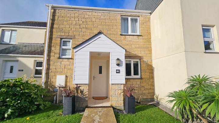 Cornish Retreat Sleeping Six Near To Beaches - Falmouth