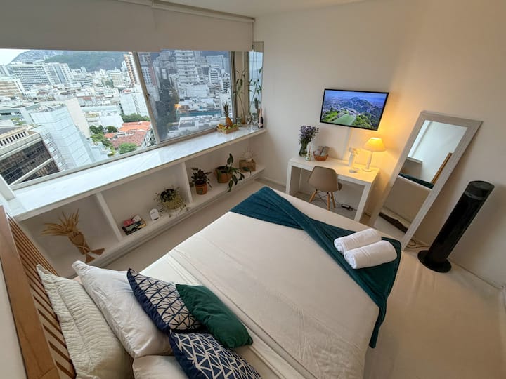 Flat W/ Pool, Gym & Sea View - Leblon Beach - Ipanema