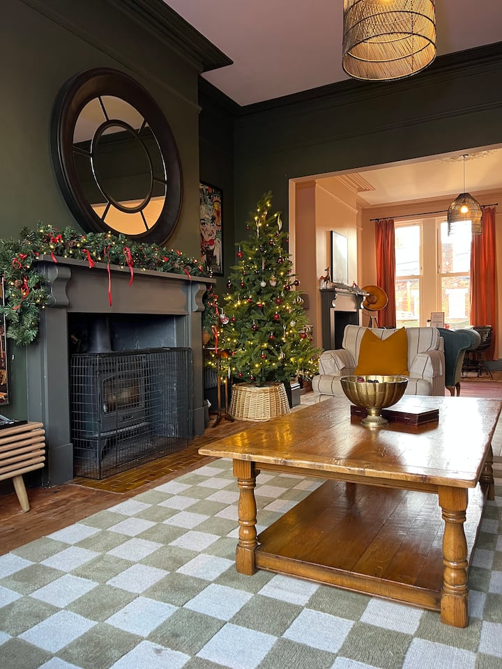 Spacious Home Ideal For Gatherings W/ Free Parking - Leeds