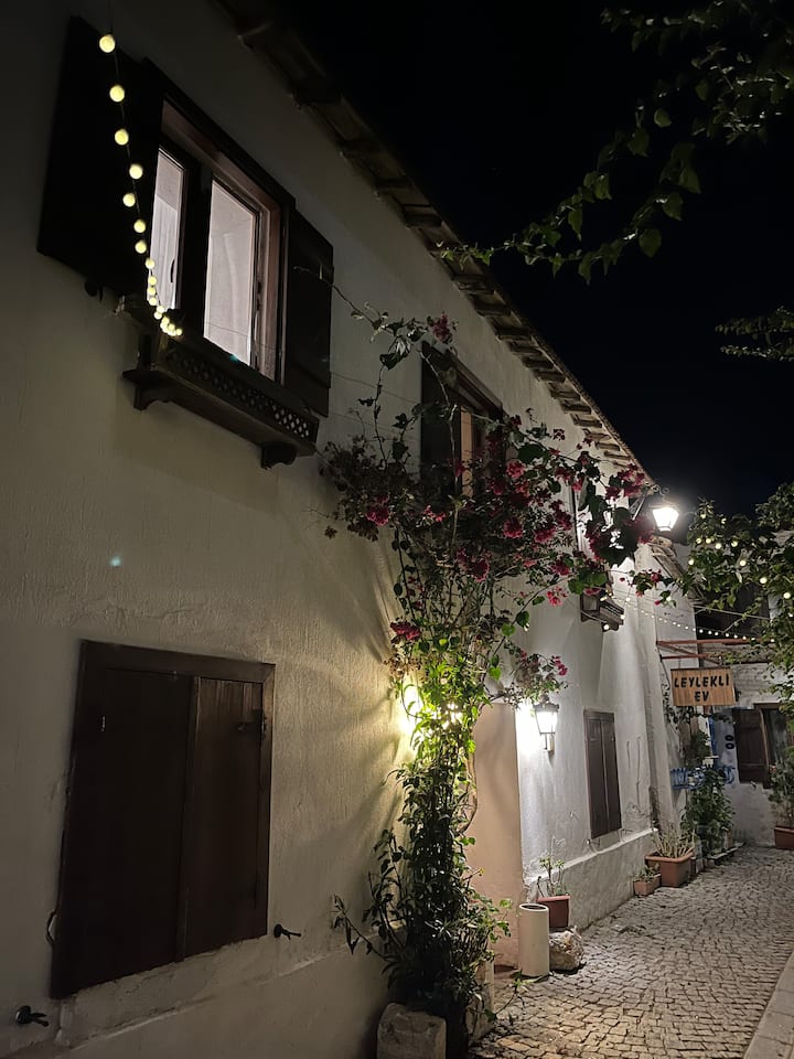 Tarihi Kaleiçinde Otantik Ev - Seferihisar