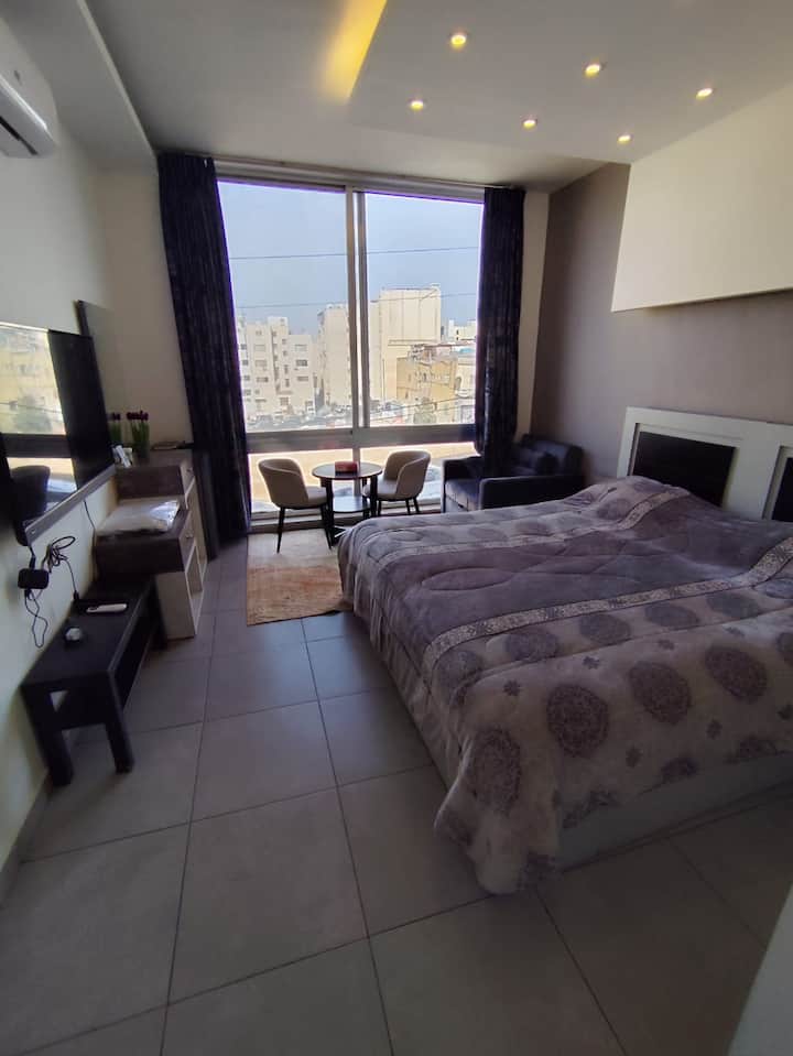 Gentle Breeze Studio 1(غرفة نوم سرير مزدوج و اريكة - Amman
