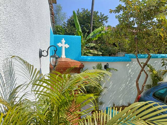 Contact the host directly - North Goa Rustic Heritage Home With Backyard