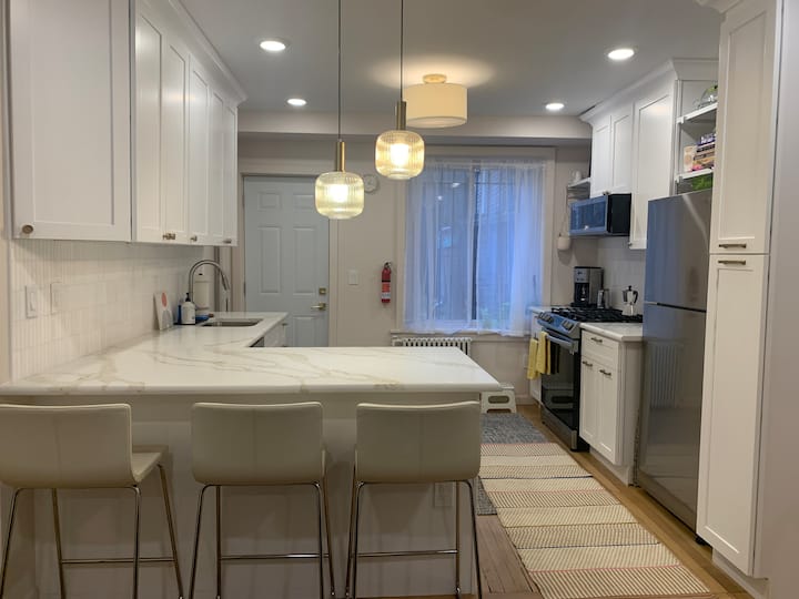 Stylish Apt W/ Parking Bergen Hill, Jersey City - Jersey