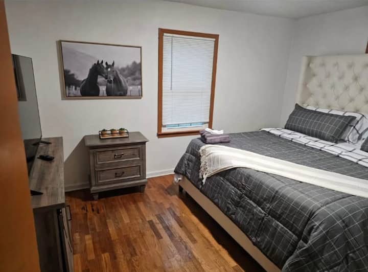 Grandma’s Rustic Farmhouse - Humboldt, TN