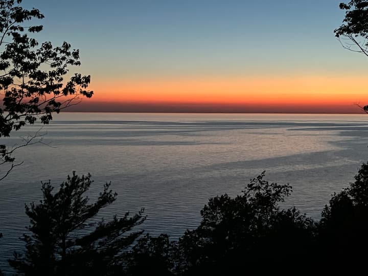 Private Beach Escape With Sunsets, Games, Firepit - Double JJ Resort, Rothbury