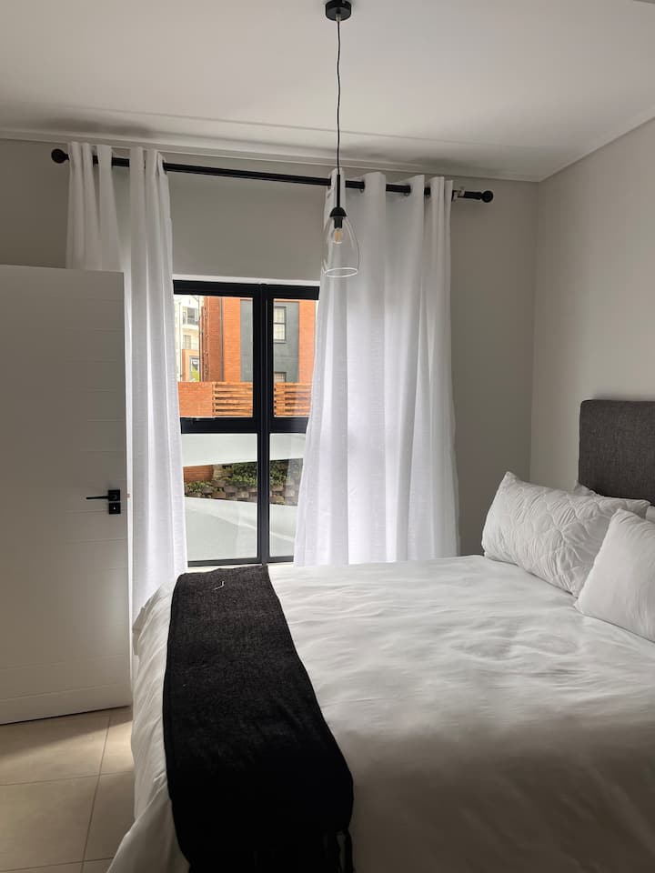 Luxury 1 Bedroom Apartment - Sandton