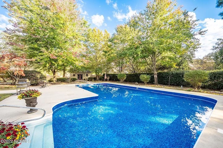Oasis: The Poolside Retreat - Greenville, NC