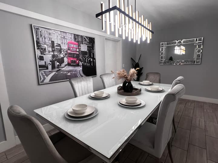 Miami Family Home • Near Airport & Clinics - Doral, FL