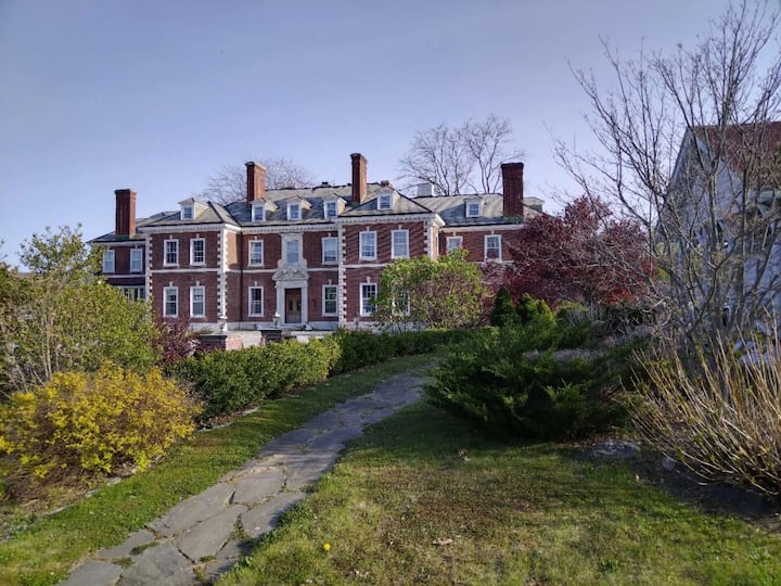 Retreat Rooms With Queen And Twin Bed - Lenox, MA