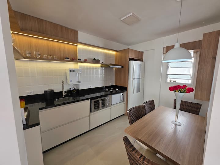 “70m Da Praia - 2 Quartos • Suíte • Ar • Garagem” - Balneário Camboriú